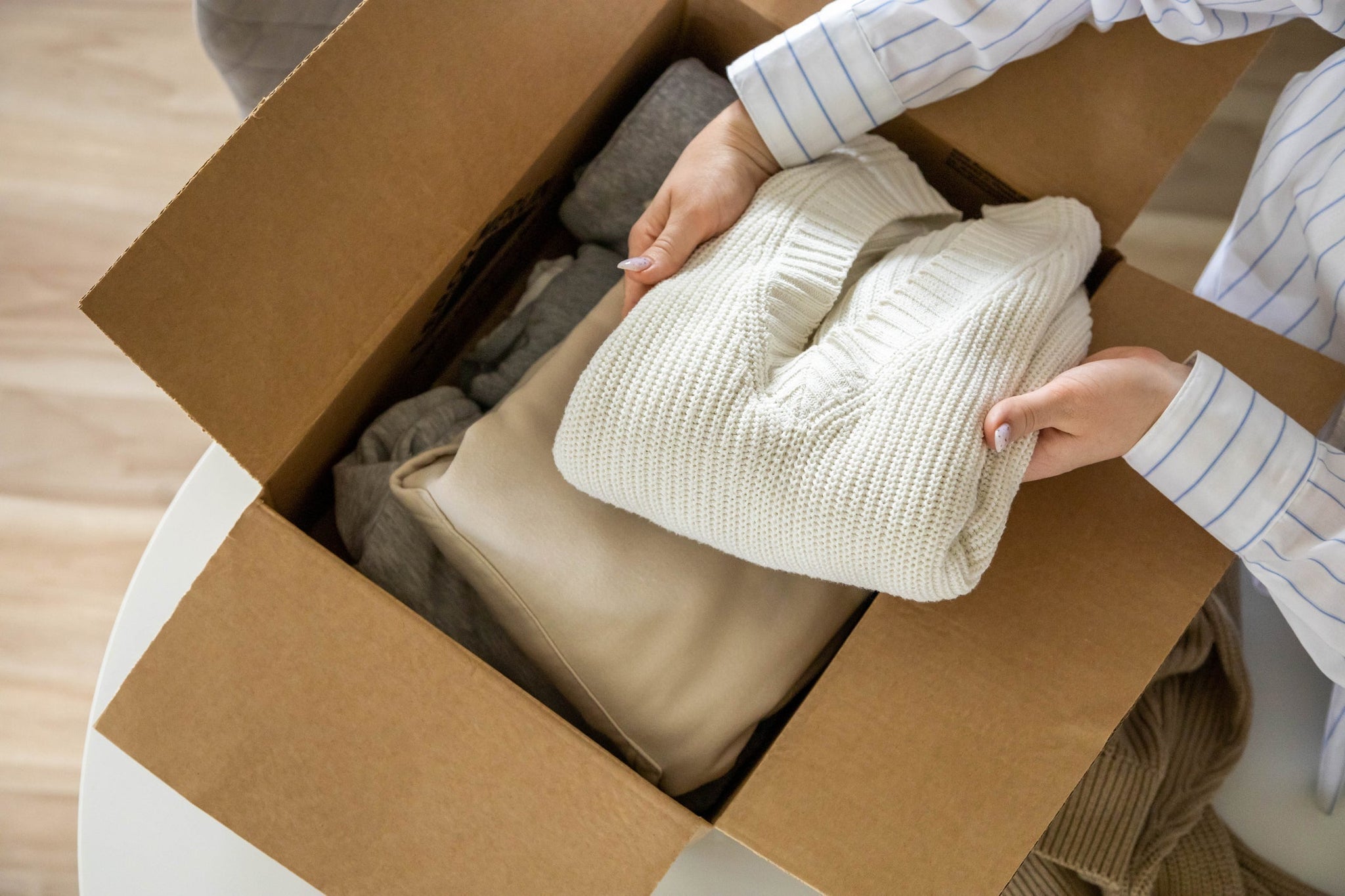 How to Pack Clothes for Moving: A Complete Guide | MovingCart